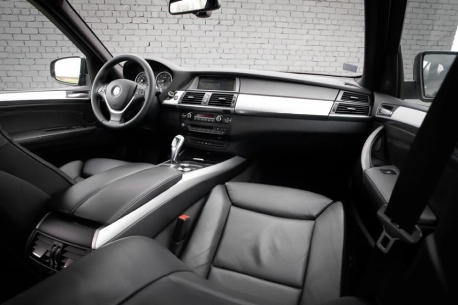 BMW X5 2007 in Riga, with an engine capacity of 3.00 L and mileage of 285 thousand km for 10490 €, photo 5 on AUTOMOTO.COM.LV