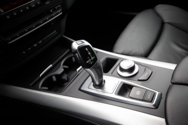 BMW X5 2007 in Riga, with an engine capacity of 3.00 L and mileage of 285 thousand km for 10490 €, photo 7 on AUTOMOTO.COM.LV