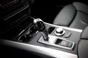 BMW X5 2007 in Riga, with an engine capacity of 3.00 L and mileage of 285 thousand km for 10490 €, photo 8 on AUTOMOTO.COM.LV