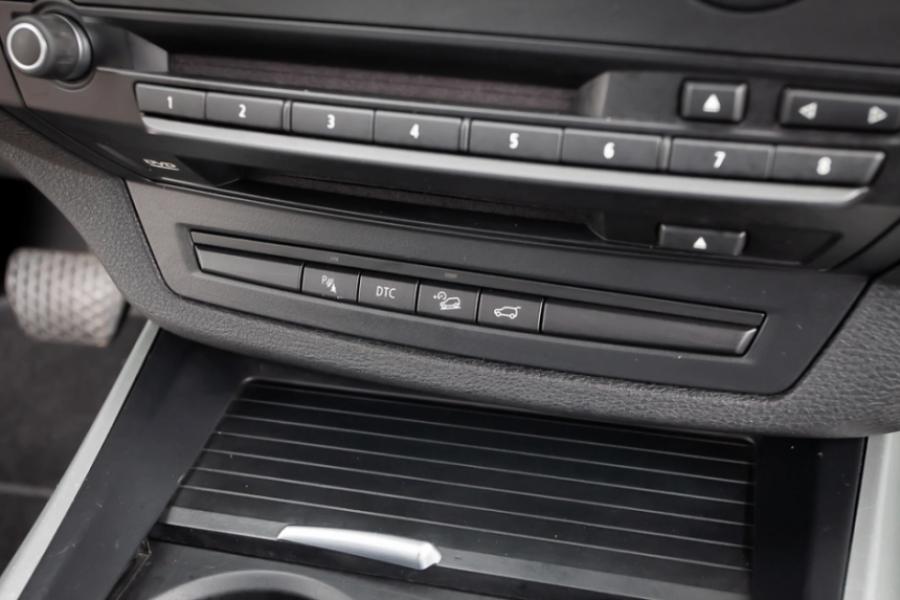 BMW X5 2007 in Riga, with an engine capacity of 3.00 L and mileage of 285 thousand km for 10490 €, photo 10 on AUTOMOTO.COM.LV