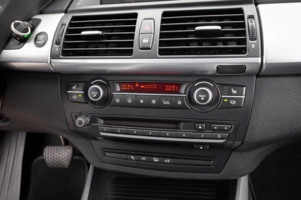 BMW X5 2007 in Riga, with an engine capacity of 3.00 L and mileage of 285 thousand km for 10490 €, photo 10 on AUTOMOTO.COM.LV