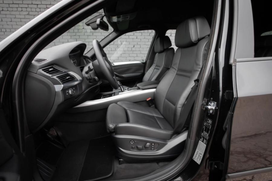 BMW X5 2007 in Riga, with an engine capacity of 3.00 L and mileage of 285 thousand km for 10490 €, photo 23 on AUTOMOTO.COM.LV