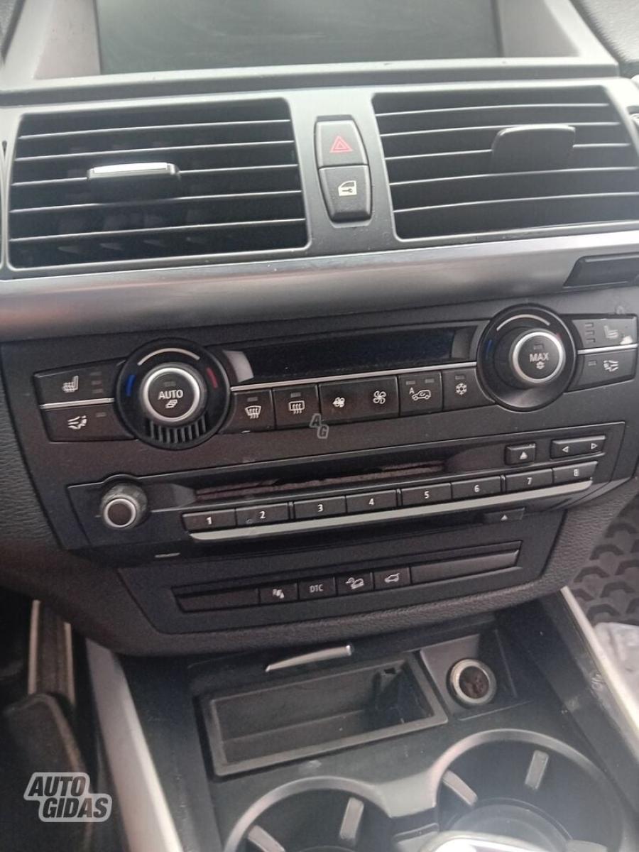 BMW X5 2007 in Vilnius, with an engine capacity of 3.00 L and mileage of 300 thousand km for 9200 €, photo 12 on AUTOMOTO.COM.LV