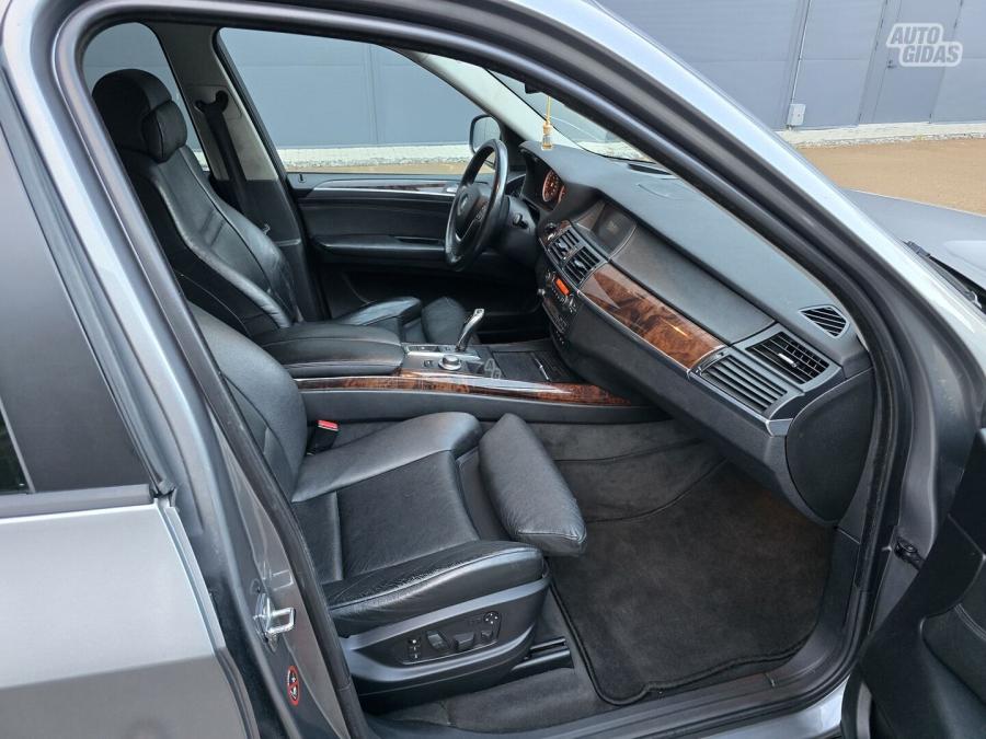 BMW X5 2007 in Vilnius, with an engine capacity of 3.00 L and mileage of 349 thousand km for 5500 €, photo 12 on AUTOMOTO.COM.LV