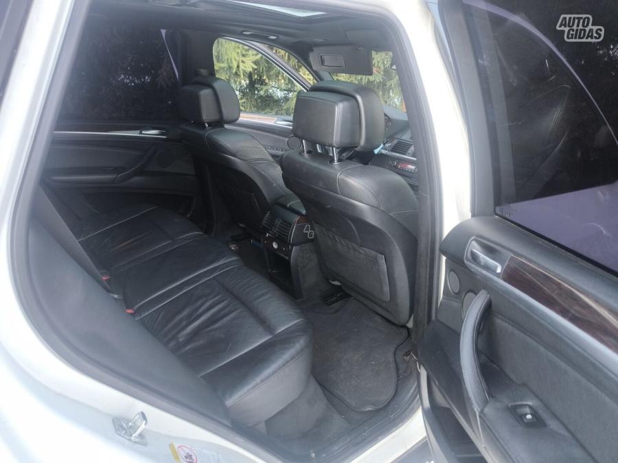 BMW X5 2008 in Taurage, with an engine capacity of 3.50 L and mileage of 320 thousand km for 8999 €, photo 10 on AUTOMOTO.COM.LV