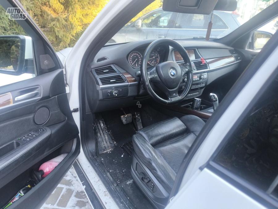 BMW X5 2008 in Taurage, with an engine capacity of 3.50 L and mileage of 320 thousand km for 8999 €, photo 15 on AUTOMOTO.COM.LV