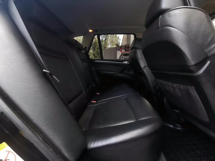 BMW X5 2008 in Riga, with an engine capacity of 3.00 L and mileage of 268 thousand km for 9990 €, photo 12 on AUTOMOTO.COM.LV