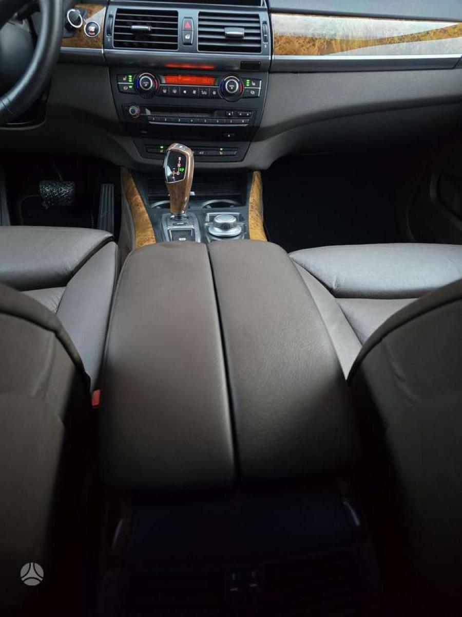 BMW X5 2009 in Marijampole, with an engine capacity of 2.99 L and mileage of 283 thousand km for 8700 €, photo 19 on AUTOMOTO.COM.LV