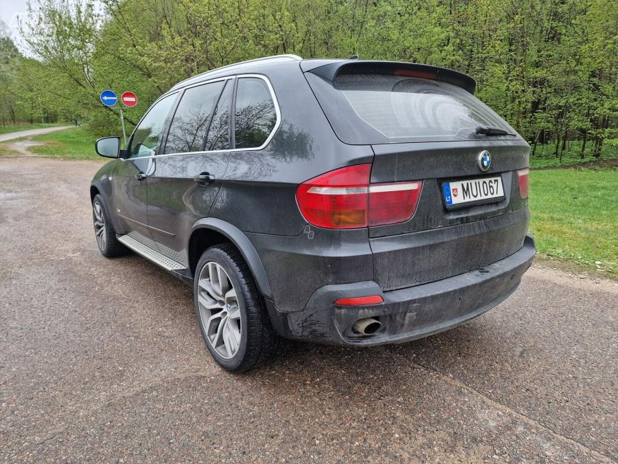 BMW X5 2009 in Vilnius, with an engine capacity of 3.00 L and mileage of 360 thousand km for 9750 €, photo 8 on AUTOMOTO.COM.LV
