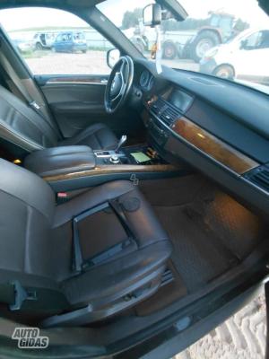 BMW X5 2009 in Alytus, with an engine capacity of 3.00 L and mileage of 277 thousand km for 4500 €, photo 6 on AUTOMOTO.COM.LV