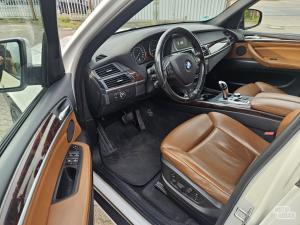 BMW X5 2009 in Marijampole, with an engine capacity of 3.00 L and mileage of 303 thousand km for 8400 €, photo 6 on AUTOMOTO.COM.LV