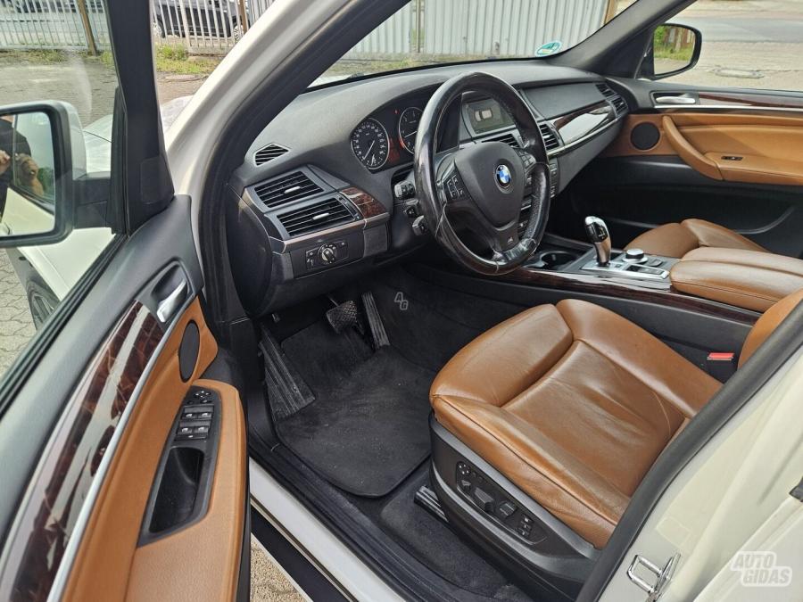 BMW X5 2009 in Marijampole, with an engine capacity of 3.00 L and mileage of 303 thousand km for 8400 €, photo 6 on AUTOMOTO.COM.LV