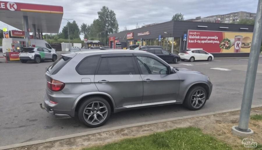 BMW X5 2009 Trakai, ar dzinēja tilpumu 3.00 L un nobraukumu 450 tūkst. km par 6350 €, foto 1 vietnē AUTOMOTO.COM.LV