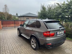 BMW X5 2009 in Siauliai, with an engine capacity of 3.00 L and mileage of 430 thousand km for 7000 €, photo 5 on AUTOMOTO.COM.LV