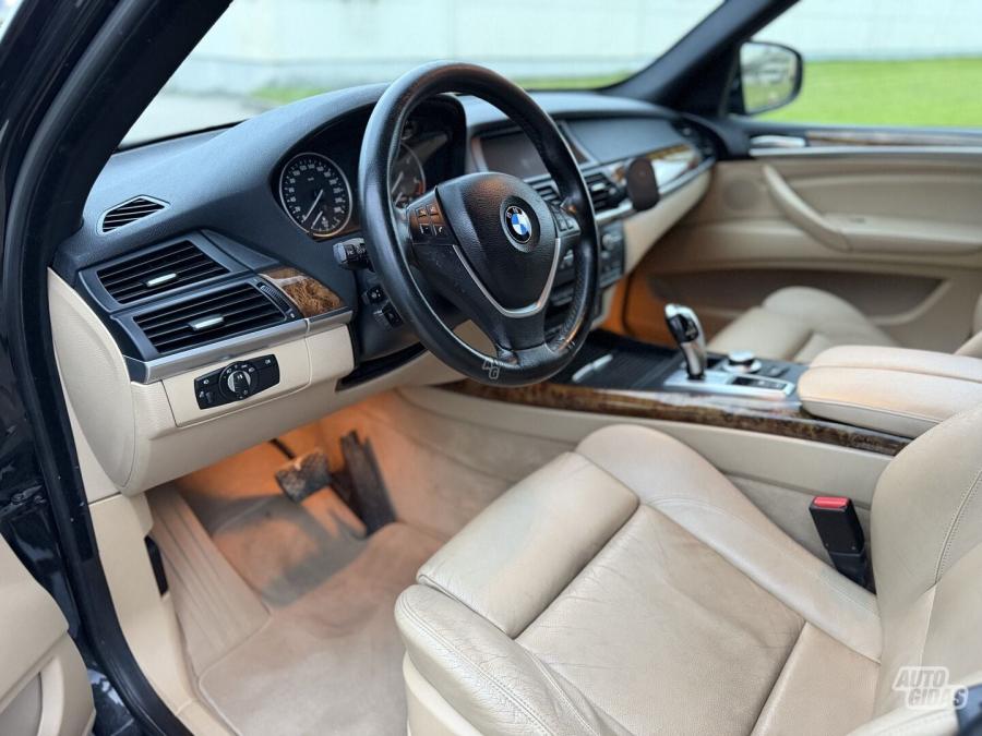 BMW X5 2009 in Radviliskis, with an engine capacity of 3.00 L and mileage of 215 thousand km for 7900 €, photo 6 on AUTOMOTO.COM.LV