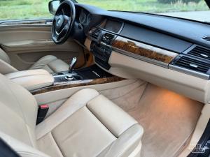 BMW X5 2009 in Radviliskis, with an engine capacity of 3.00 L and mileage of 215 thousand km for 7900 €, photo 9 on AUTOMOTO.COM.LV