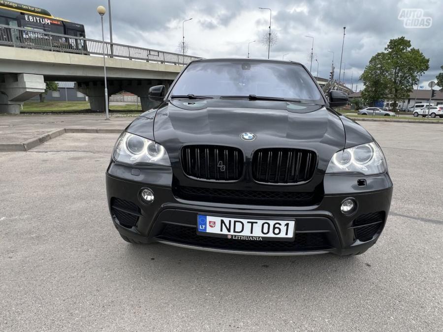 BMW X5 2010 in Siauliai, with an engine capacity of 3.00 L and mileage of 313 thousand km for 11000 €, photo 3 on AUTOMOTO.COM.LV