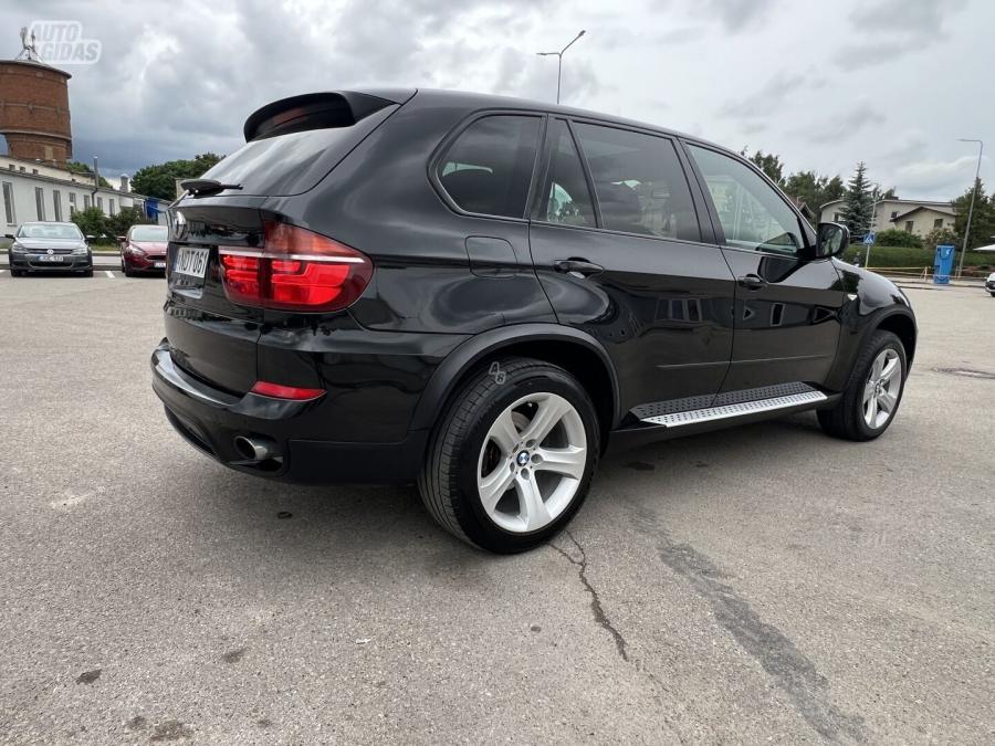 BMW X5 2010 in Siauliai, with an engine capacity of 3.00 L and mileage of 313 thousand km for 11000 €, photo 6 on AUTOMOTO.COM.LV