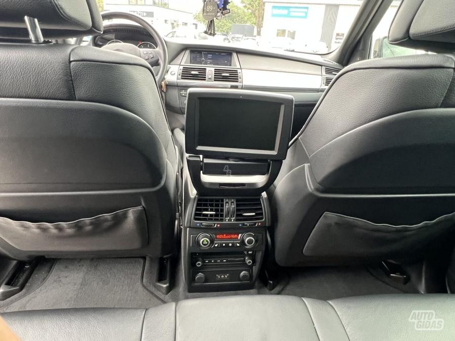 BMW X5 2010 in Siauliai, with an engine capacity of 3.00 L and mileage of 313 thousand km for 11000 €, photo 12 on AUTOMOTO.COM.LV