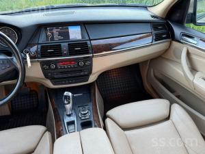 BMW X5 2011 in Riga, with an engine capacity of 3.00 L and mileage of 289 thousand km for 7990 €, photo 16 on AUTOMOTO.COM.LV