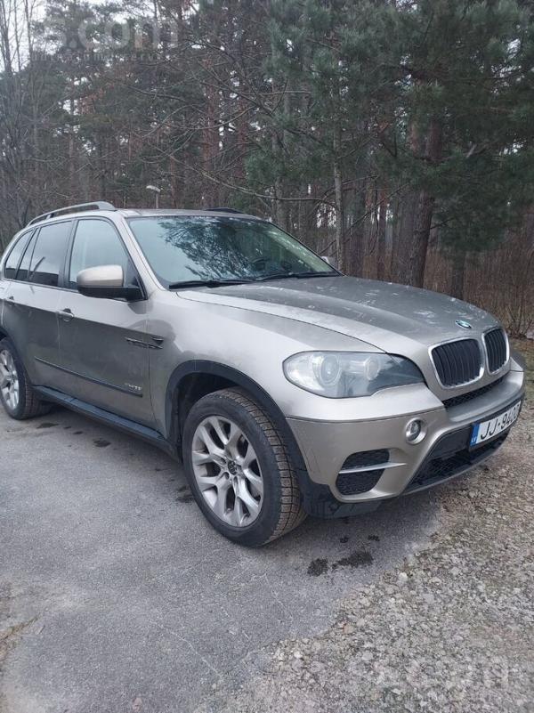 BMW X5 2011 in Riga, with an engine capacity of 3.00 L and mileage of 286 thousand km for 11500 €, photo 1 on AUTOMOTO.COM.LV