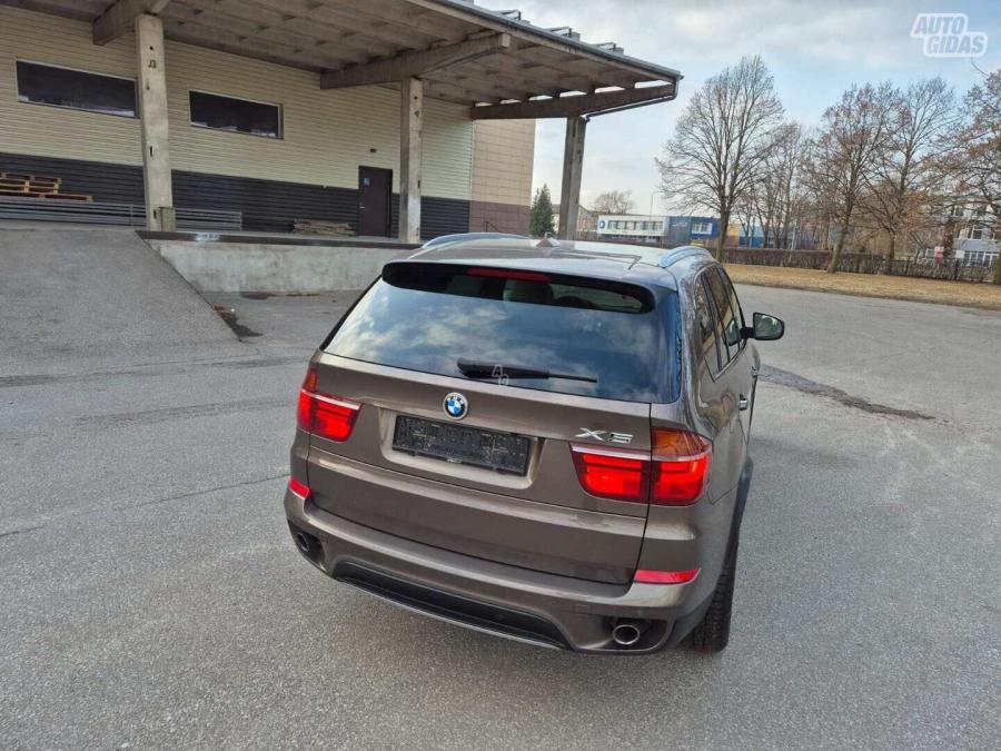 BMW X5 2011 in Panevezys, with an engine capacity of 3.00 L and mileage of 253 thousand km for 11500 €, photo 9 on AUTOMOTO.COM.LV