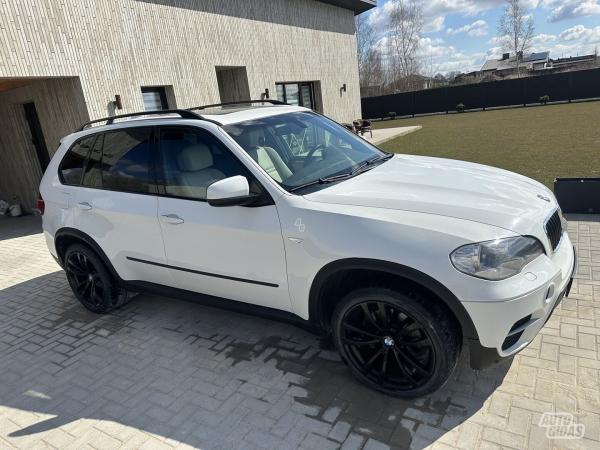 BMW X5 2011 in Siauliai, with an engine capacity of 3.00 L and mileage of 318 thousand km for 10900 €, photo 4 on AUTOMOTO.COM.LV