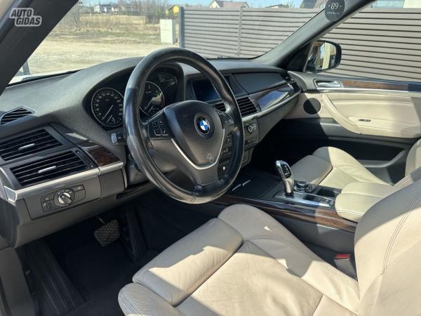 BMW X5 2011 in Siauliai, with an engine capacity of 3.00 L and mileage of 318 thousand km for 10900 €, photo 7 on AUTOMOTO.COM.LV