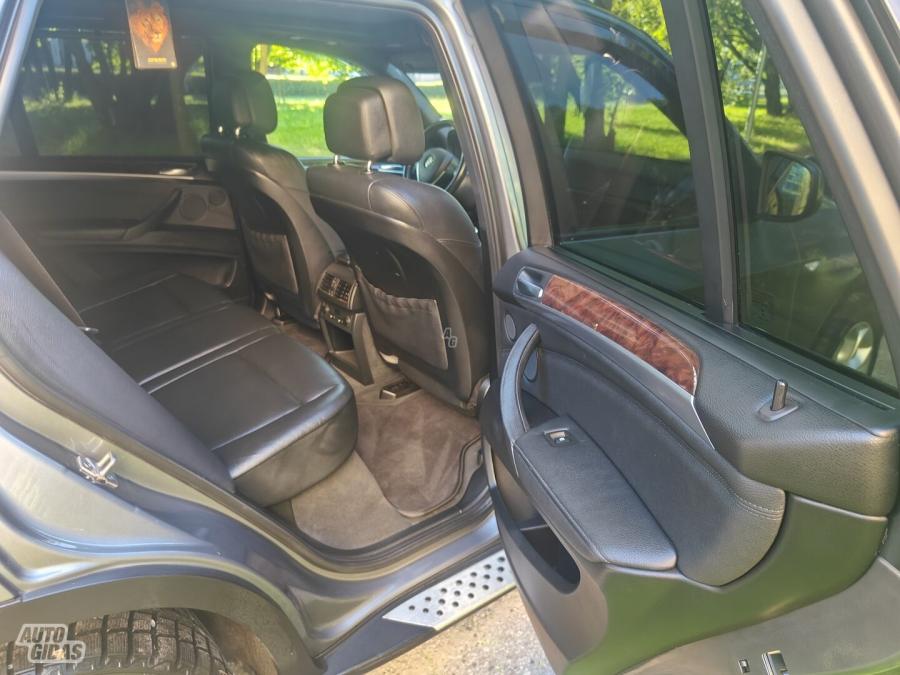 BMW X5 2011 in Vilnius, with an engine capacity of 3.00 L and mileage of 277 thousand km for 10900 €, photo 14 on AUTOMOTO.COM.LV