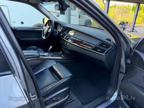 BMW X5 2011 in Tartu, with an engine capacity of 3.00 L and mileage of 283 thousand km for 12999 €, photo 9 on AUTOMOTO.COM.LV