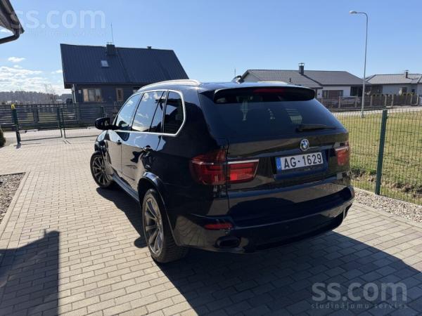 BMW X5 2012 in Riga, with an engine capacity of 3.00 L and mileage of 281 thousand km for 13300 €, photo 1 on AUTOMOTO.COM.LV