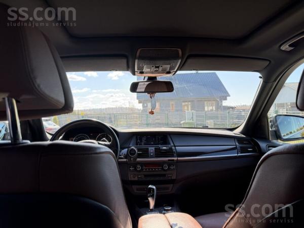 BMW X5 2012 in Riga, with an engine capacity of 3.00 L and mileage of 281 thousand km for 13300 €, photo 9 on AUTOMOTO.COM.LV