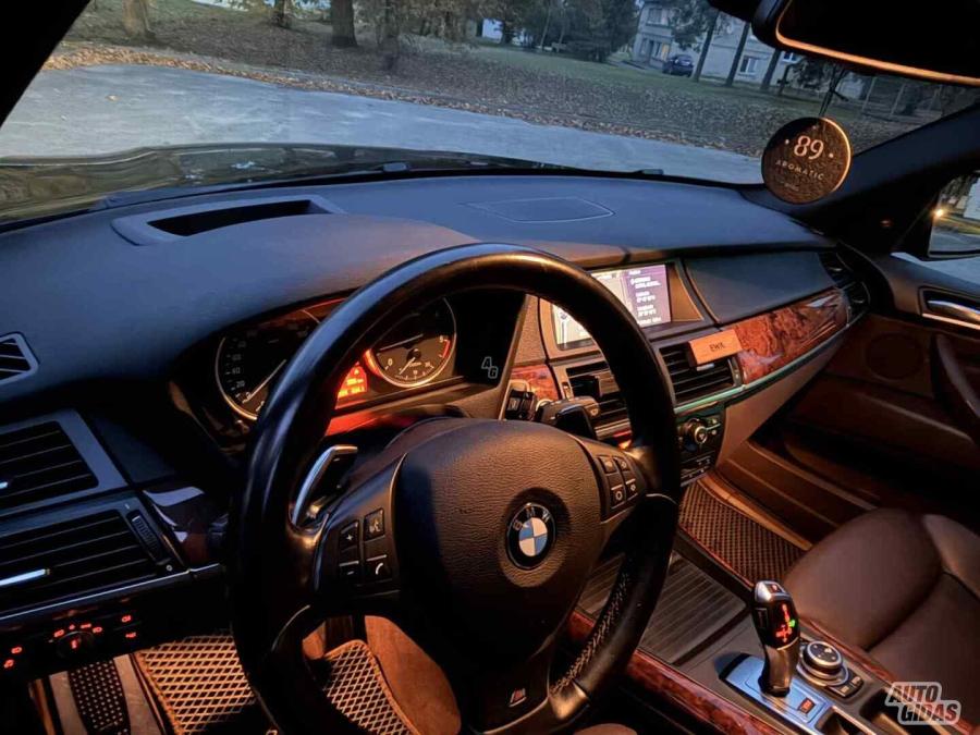 BMW X5 2012 in Radviliskis, with an engine capacity of 3.00 L and mileage of 290 thousand km for 10500 €, photo 12 on AUTOMOTO.COM.LV