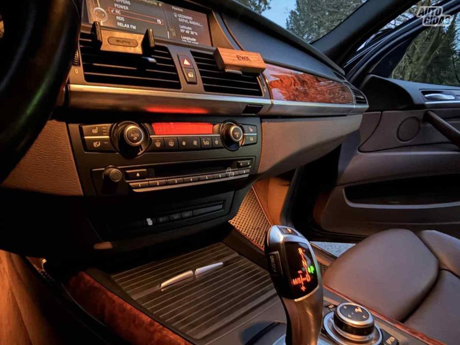 BMW X5 2012 in Radviliskis, with an engine capacity of 3.00 L and mileage of 290 thousand km for 10500 €, photo 13 on AUTOMOTO.COM.LV