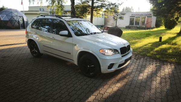 BMW X5 2012 in Taurage, with an engine capacity of 3.00 L and mileage of 330 thousand km for 6700 €, photo 9 on AUTOMOTO.COM.LV