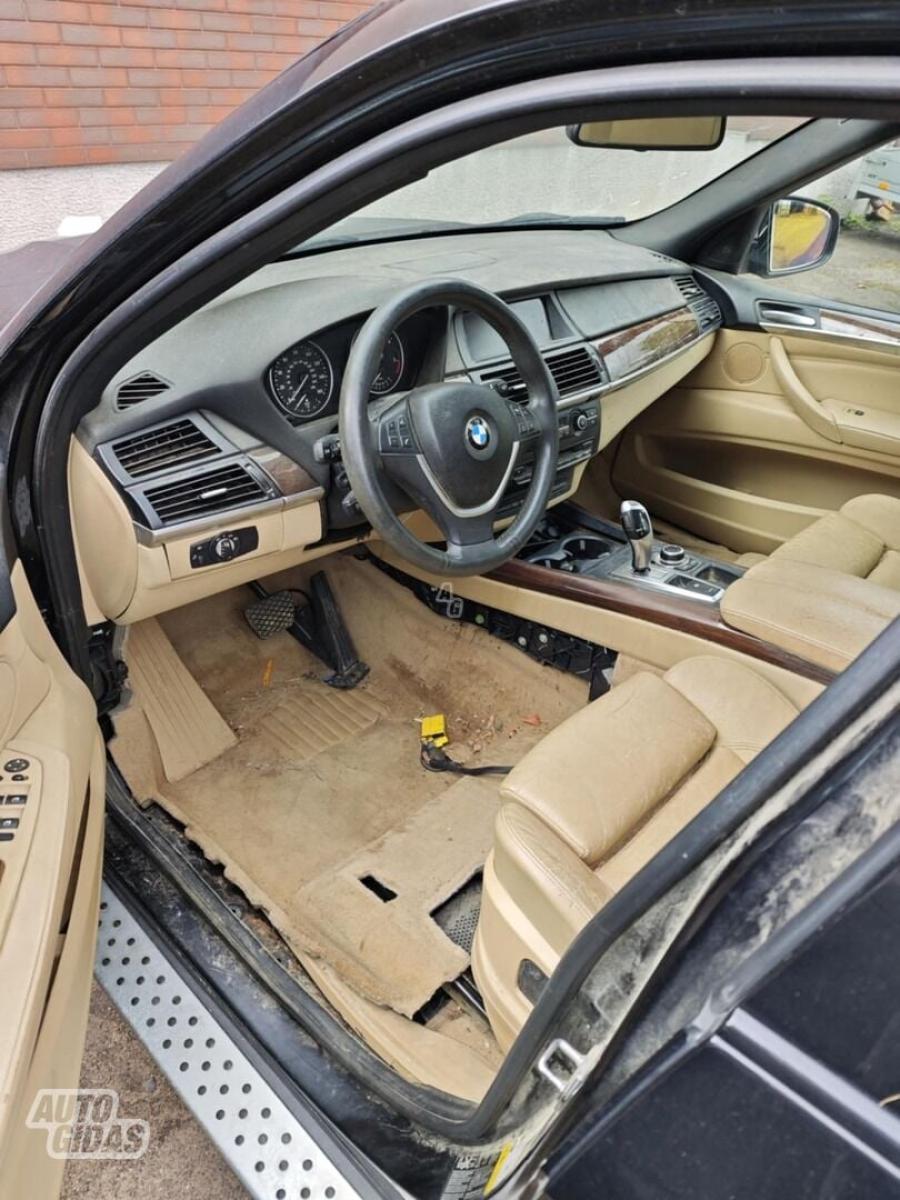 BMW X5 2012 in Varena, with an engine capacity of 3.00 L and mileage of 220 thousand km for 5900 €, photo 4 on AUTOMOTO.COM.LV