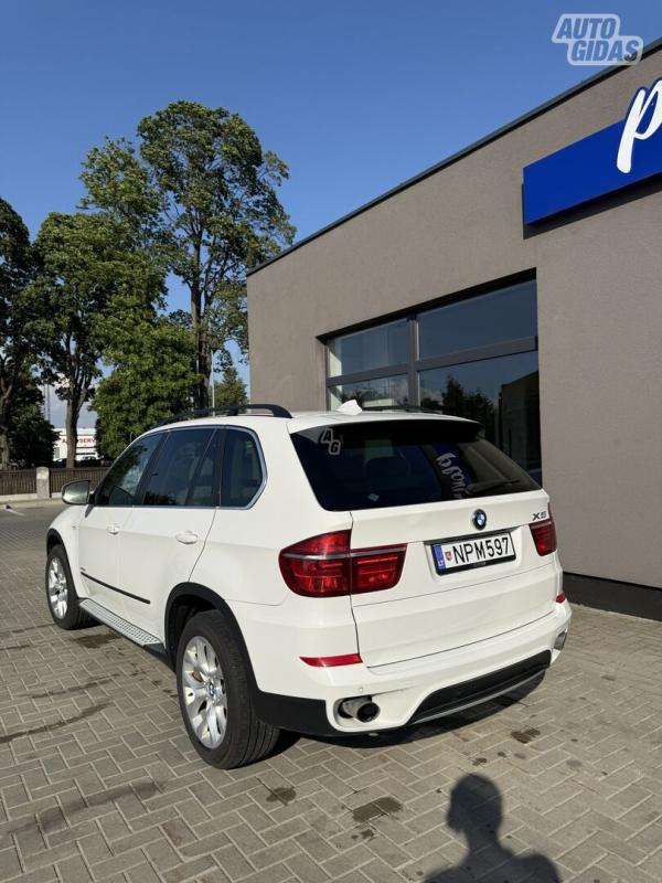 BMW X5 2012 in Siauliai, with an engine capacity of 3.00 L and mileage of 302 thousand km for 9500 €, photo 4 on AUTOMOTO.COM.LV
