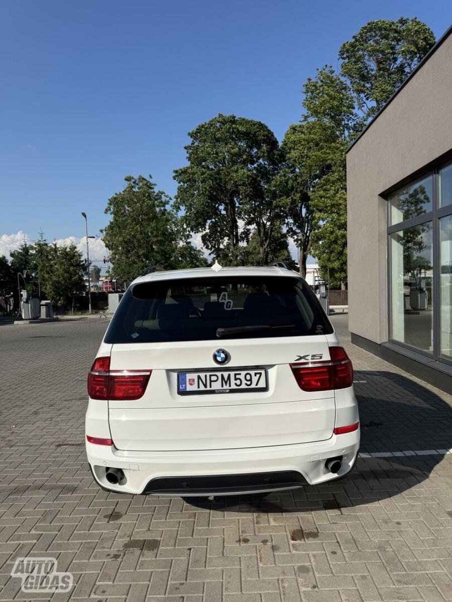 BMW X5 2012 in Siauliai, with an engine capacity of 3.00 L and mileage of 302 thousand km for 9500 €, photo 5 on AUTOMOTO.COM.LV