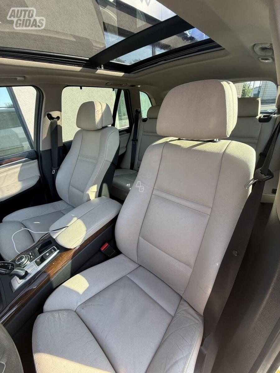 BMW X5 2012 in Siauliai, with an engine capacity of 3.00 L and mileage of 302 thousand km for 9500 €, photo 8 on AUTOMOTO.COM.LV