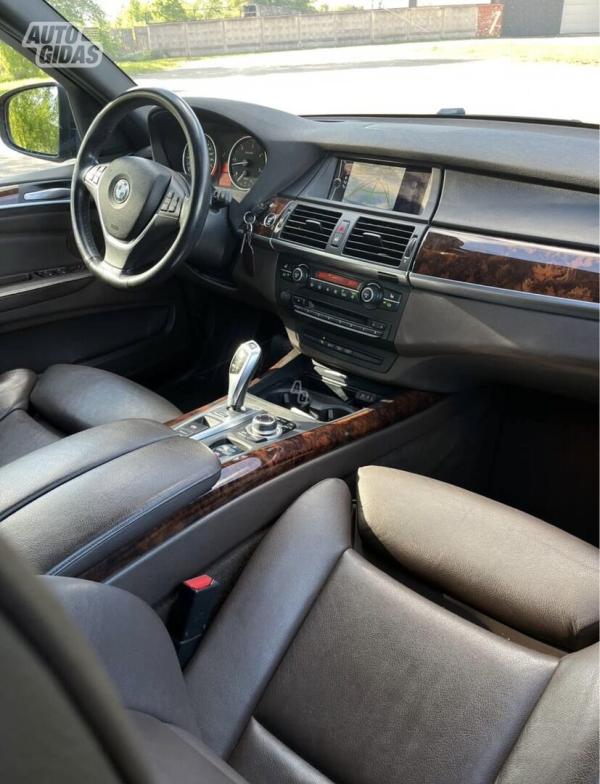 BMW X5 2013 in Riga, with an engine capacity of 3.00 L and mileage of 263 thousand km for 10450 €, photo 8 on AUTOMOTO.COM.LV