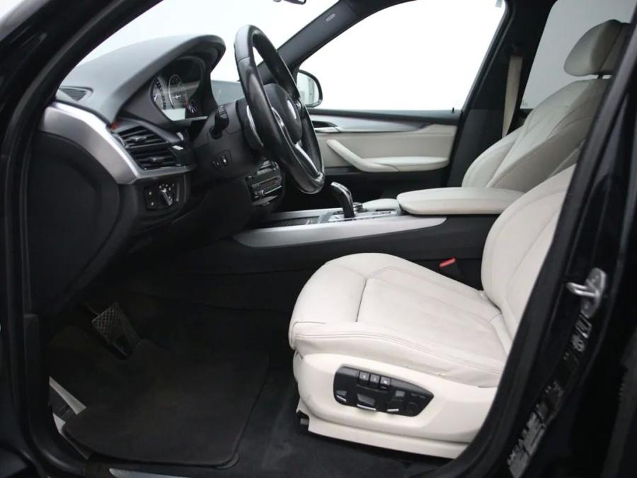 BMW X5 2014 in Vilnius, with an engine capacity of 3.00 L and mileage of 205 thousand km for 23199 €, photo 5 on AUTOMOTO.COM.LV