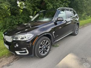 BMW X5 2014 in Vilnius, with an engine capacity of 3.50 L and mileage of 299 thousand km for 12000 €, photo 3 on AUTOMOTO.COM.LV