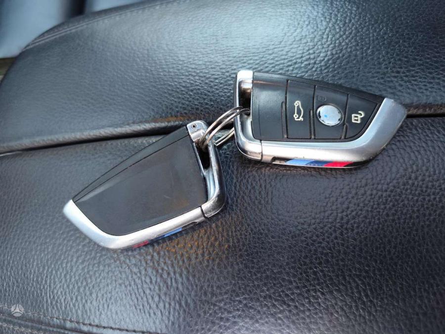 BMW X5 2014 in Kaunas, with an engine capacity of 2.99 L and mileage of 300 thousand km for 16600 €, photo 25 on AUTOMOTO.COM.LV