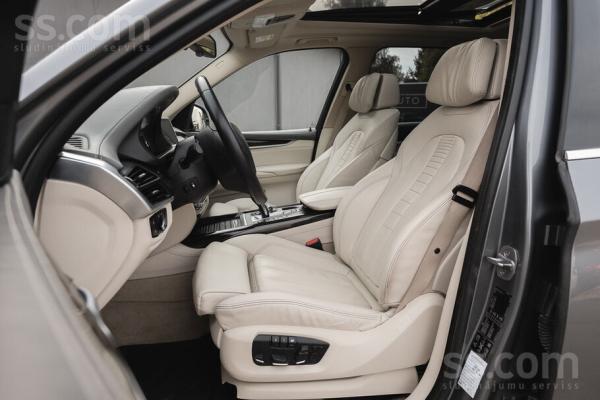 BMW X5 2015 in Jelgava, with an engine capacity of 3.00 L and mileage of 258 thousand km for 17800 €, photo 9 on AUTOMOTO.COM.LV