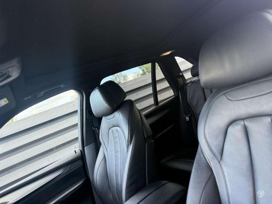 BMW X5 2015 in Kaunas, with an engine capacity of 2.99 L and mileage of 284 thousand km for 19900 €, photo 16 on AUTOMOTO.COM.LV