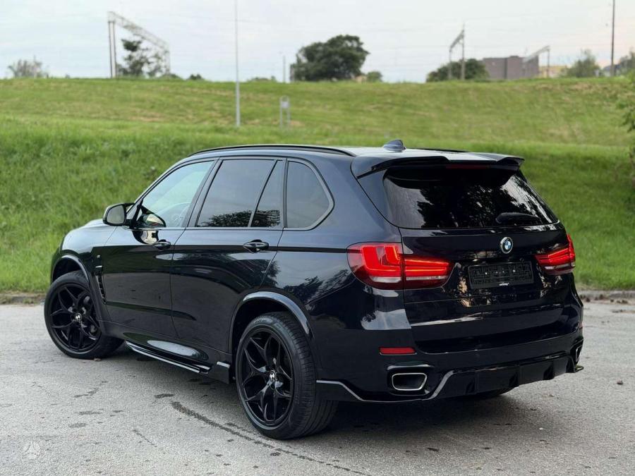 BMW X5 2015 in Vilnius, with an engine capacity of 2.99 L and mileage of 220 thousand km for 20390 €, photo 8 on AUTOMOTO.COM.LV