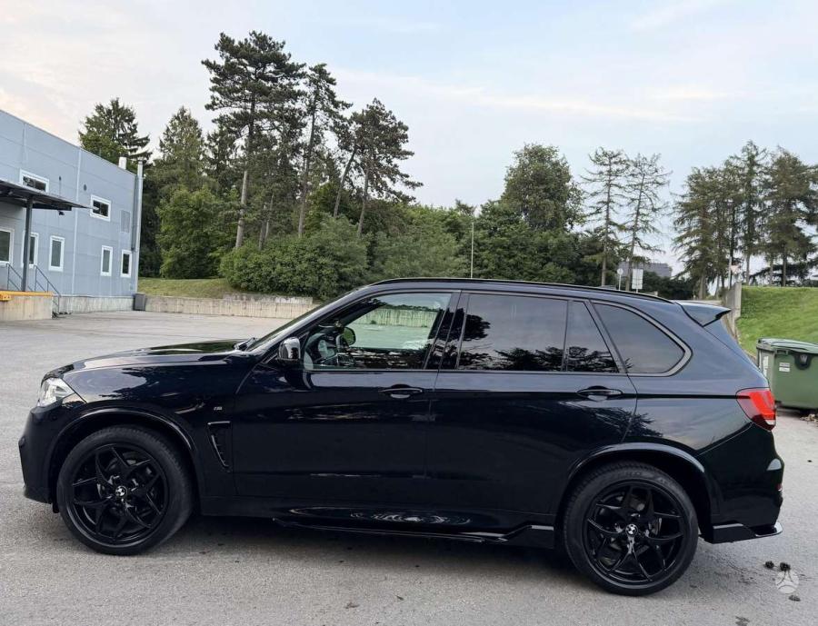 BMW X5 2015 in Vilnius, with an engine capacity of 2.99 L and mileage of 220 thousand km for 20390 €, photo 9 on AUTOMOTO.COM.LV
