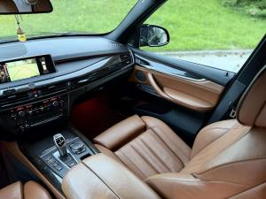 BMW X5 2015 in Vilnius, with an engine capacity of 2.99 L and mileage of 220 thousand km for 20390 €, photo 24 on AUTOMOTO.COM.LV