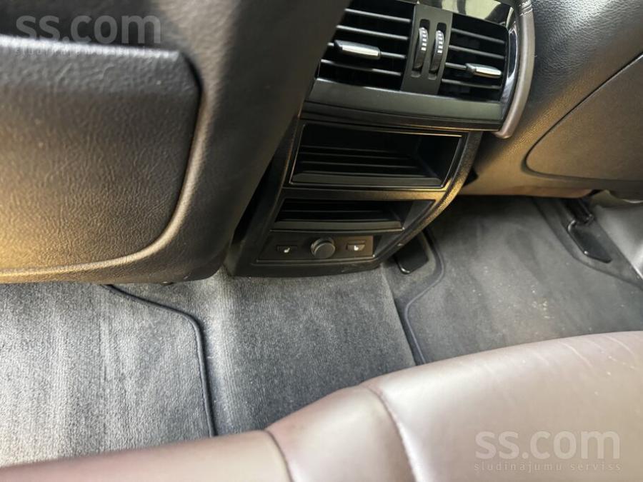 BMW X5 2015 in Riga, with an engine capacity of 3.00 L and mileage of 207 thousand km for 17500 €, photo 4 on AUTOMOTO.COM.LV