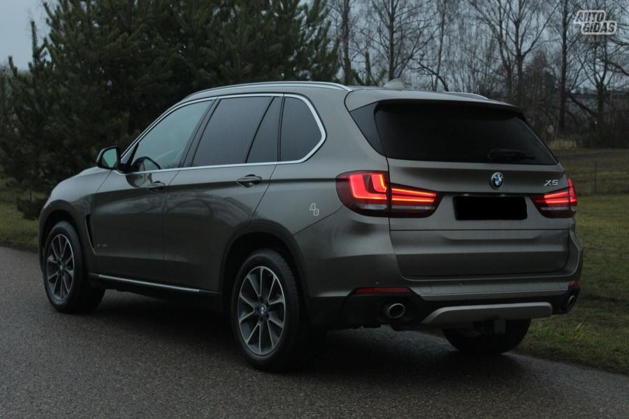 BMW X5 2017 in Avizieniai, with an engine capacity of 3.00 L and mileage of 123 thousand km for 26400 €, photo 3 on AUTOMOTO.COM.LV